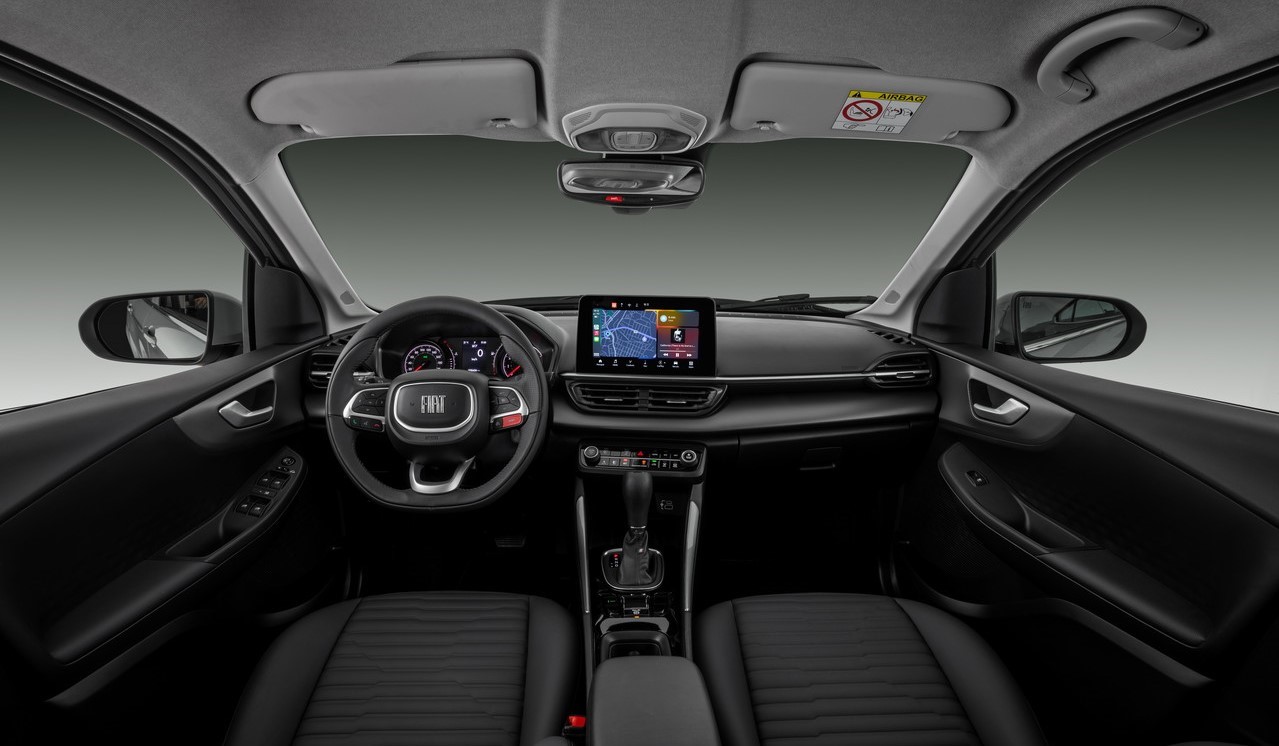 Foto do interior do Fastback 2023. Na foto é possível ver a lateral das ...