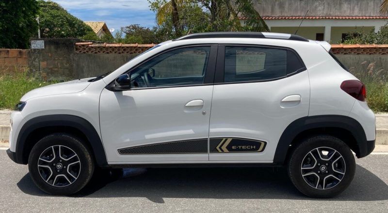 Oferecido em versão única e sem opcionais, o Renault Kwid E-Tech custa ...