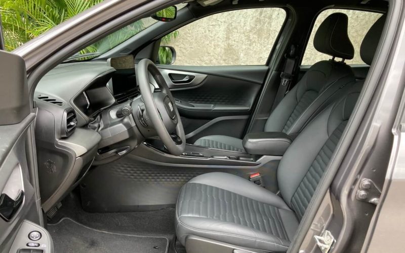 Na pista o carro surpreende bastante, pelo conjunto mecânico poderoso.