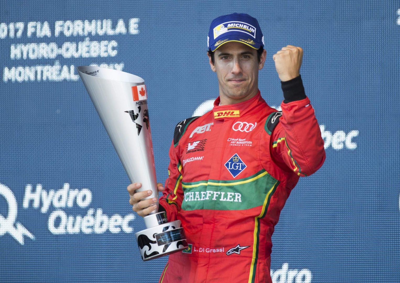 A imagem mostra o piloto brasileiro Lucas di Grassi, em corrida ...