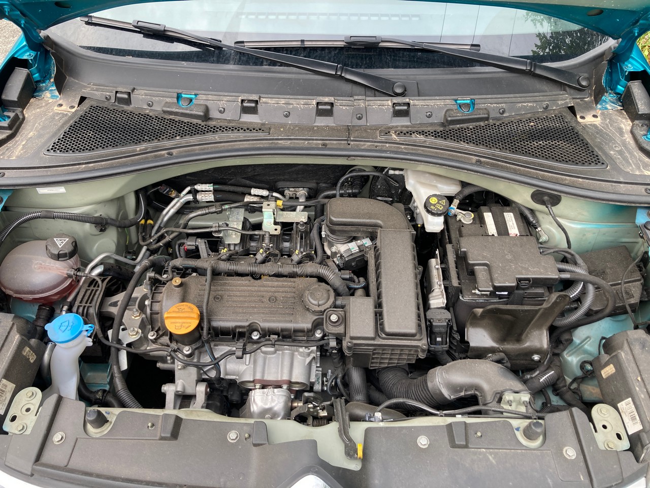 A imagem mostra o motor do C3 Feel.