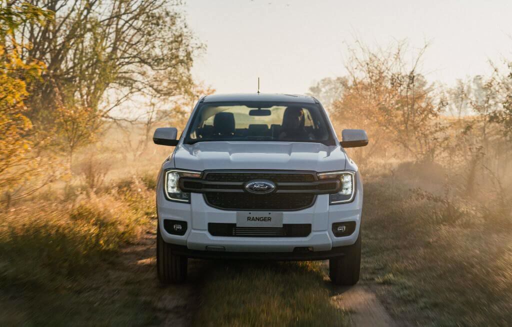 Foto da Ranger XLS 2.0 Diesel 4x2 AT 2024 de frente.