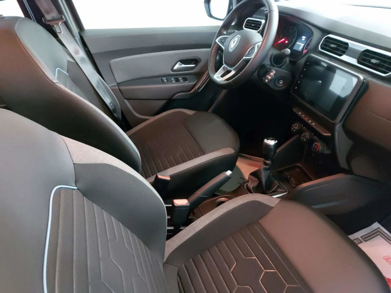 Seu painel de traços horizontais é equipado com saídas de ar ...