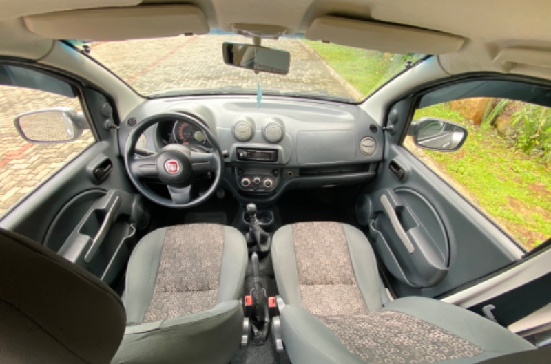 Foto interna do Uno Vivace 2012