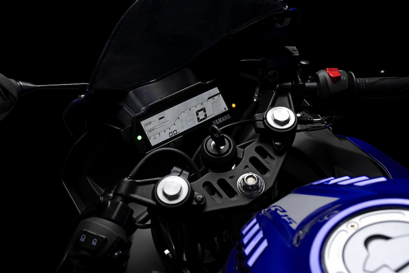 Foto do painel da Yamaha YZF R15 2024