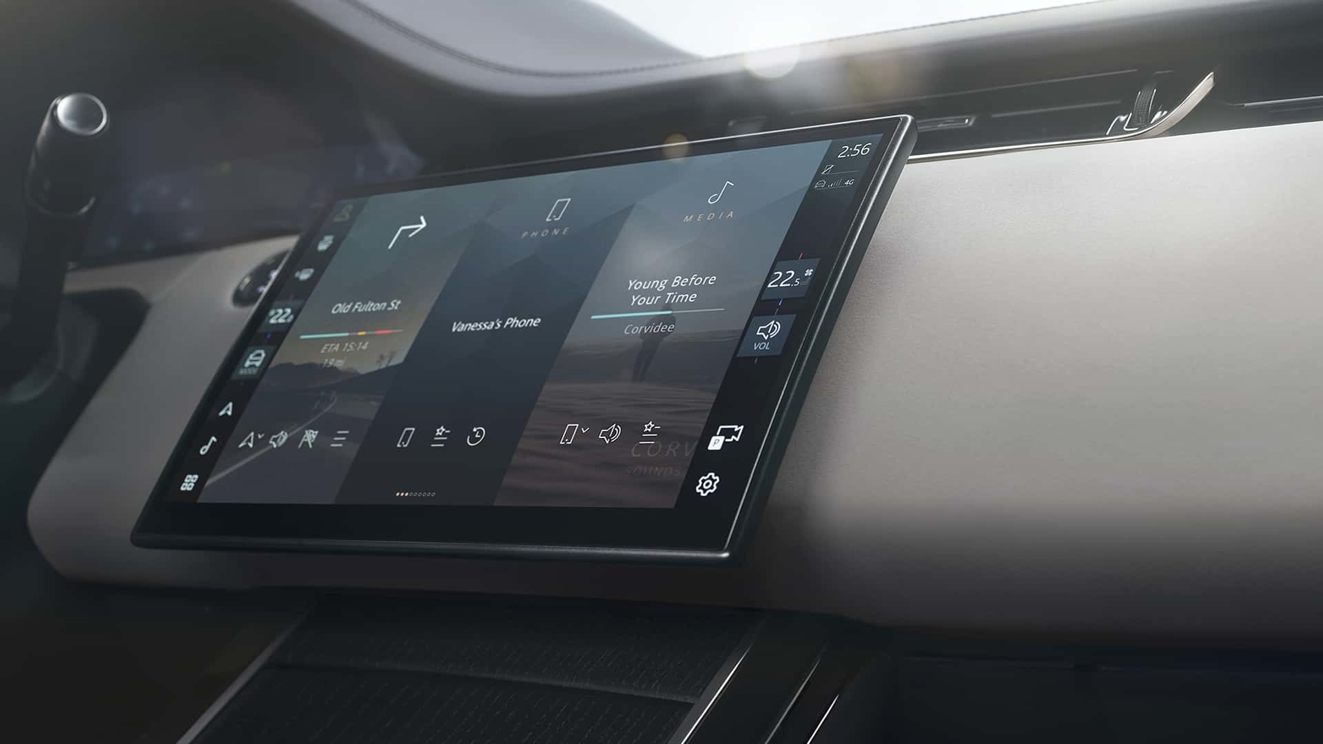 Foto exibindo a central multimídia do Land Rover Evoque Dynamic HSE 2024.