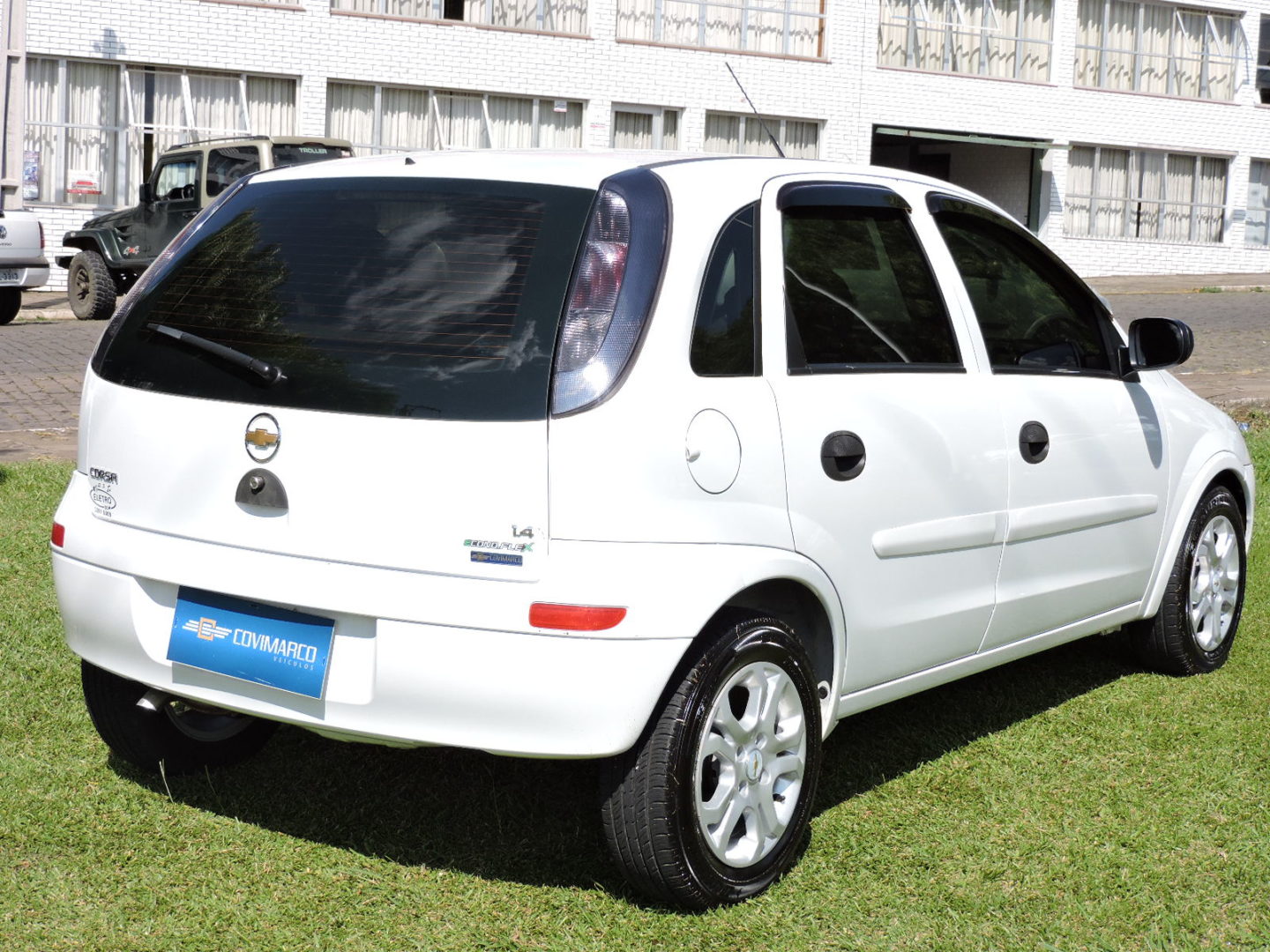 Foto traseira do Chevrolet Corsa MAXX 2012, exibindo o porta-malas e a ...