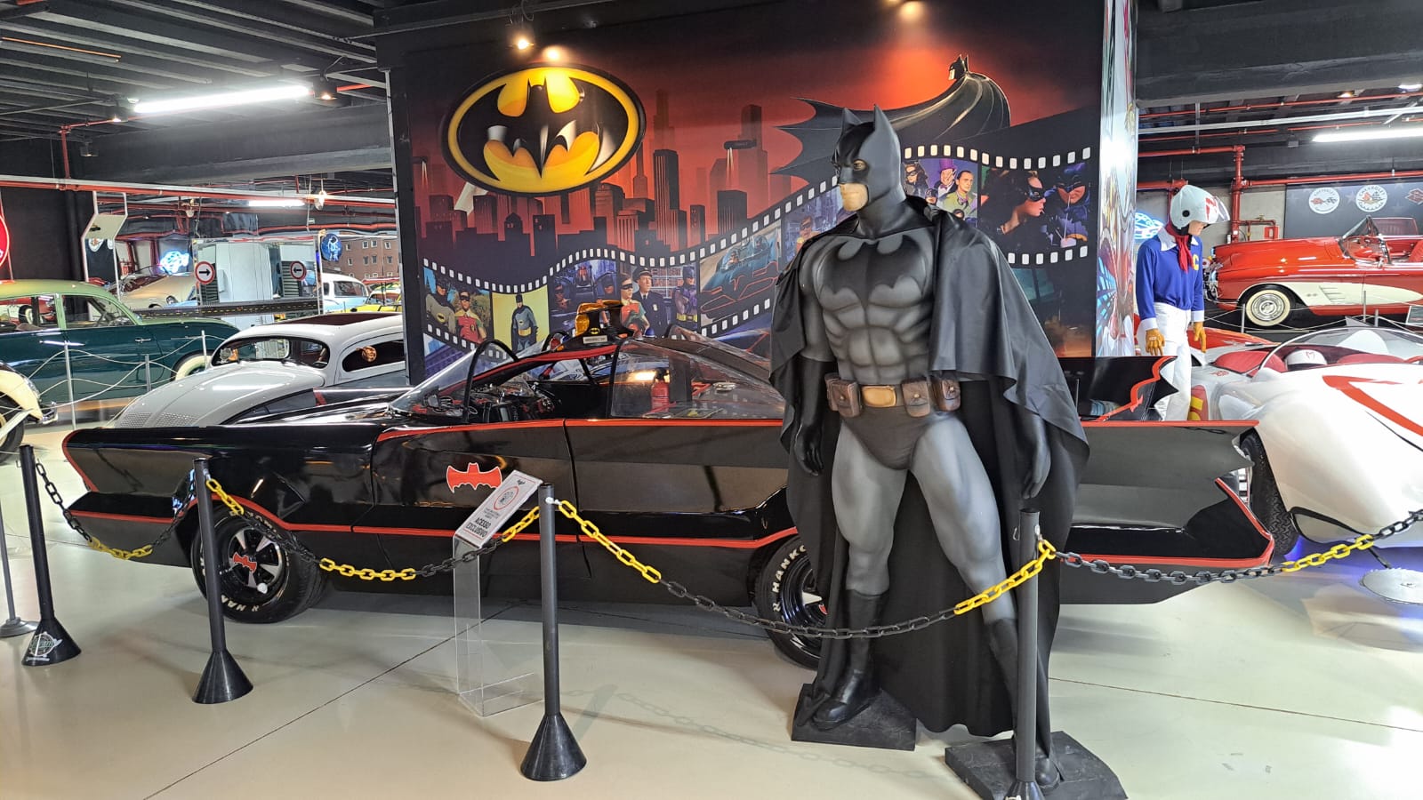 Foto da réplica do batmovel no Dream Car Museum.