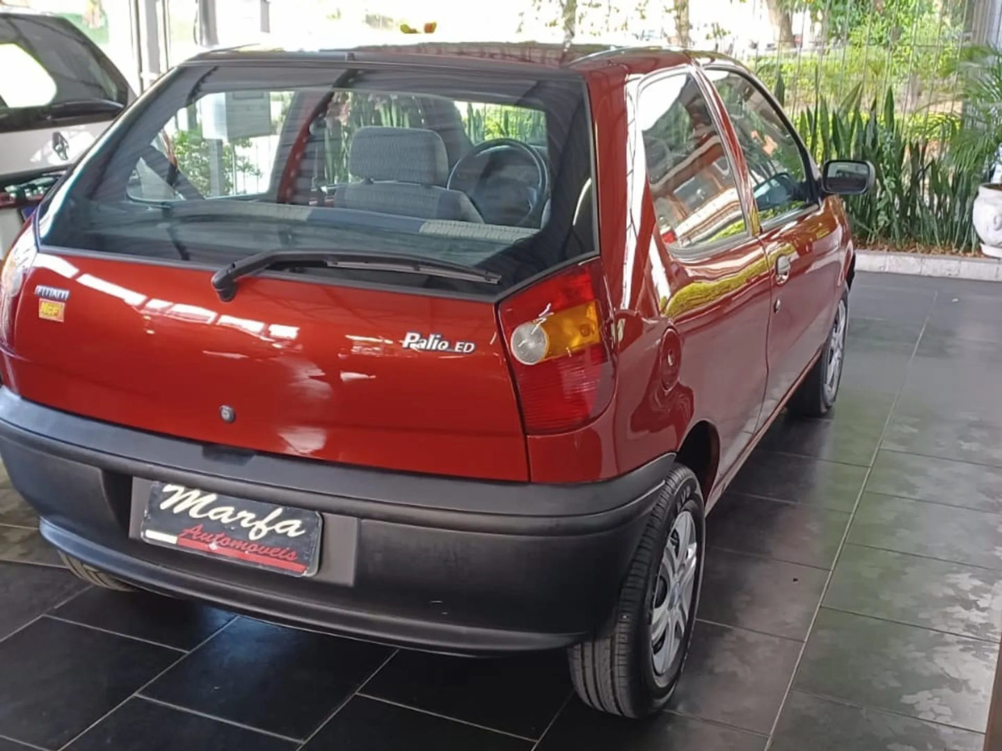 Foto Traseira Do Fiat Palio Ed 1997 Exibindo O Porta Malas E A Parte