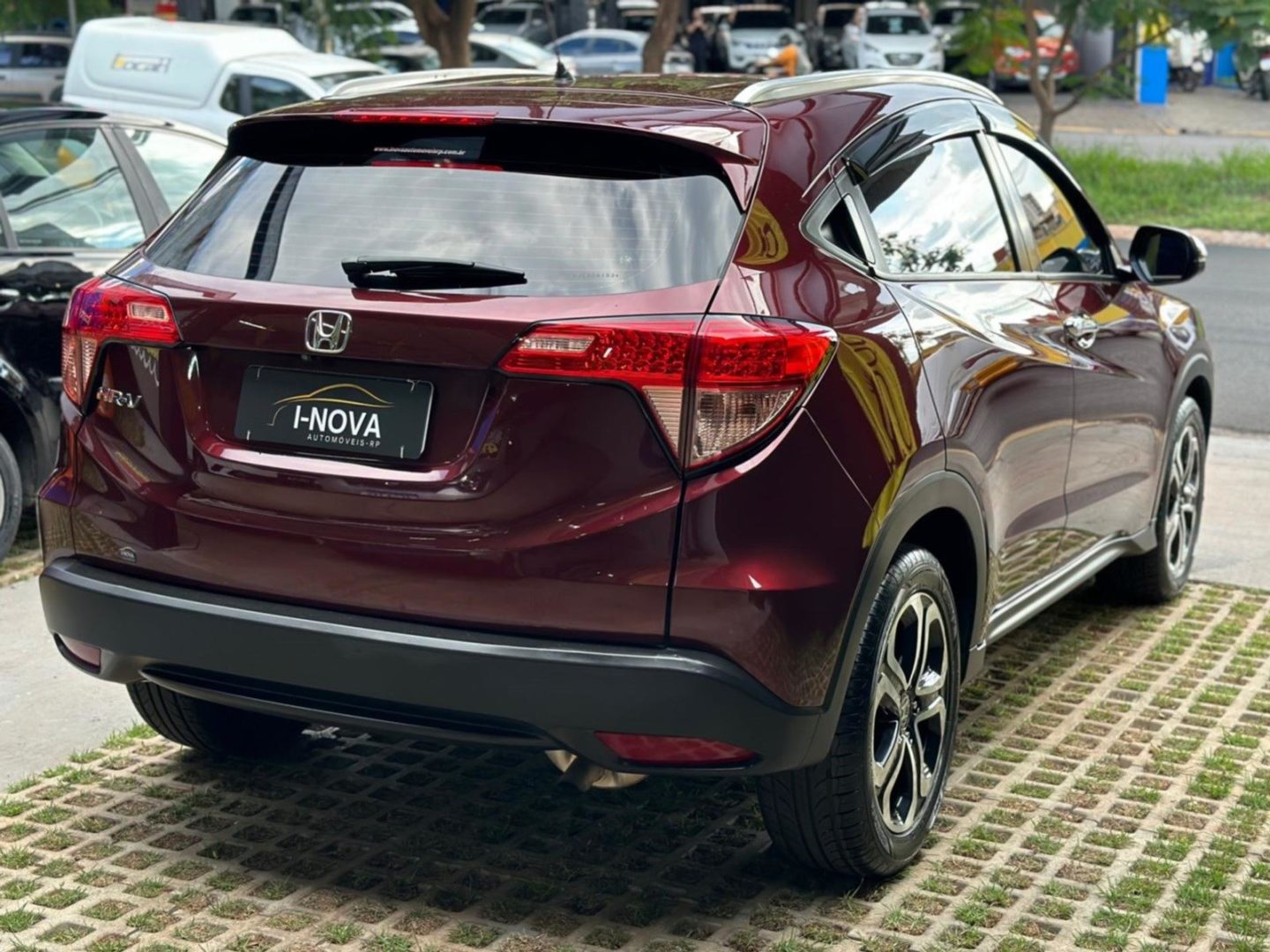 Foto traseira do Honda HR-V EXL 2018, exibindo o porta-malas e a ...