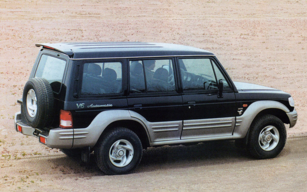 Foto exibindo parte da traseira e a lateral do passageiro do Hyundai ...