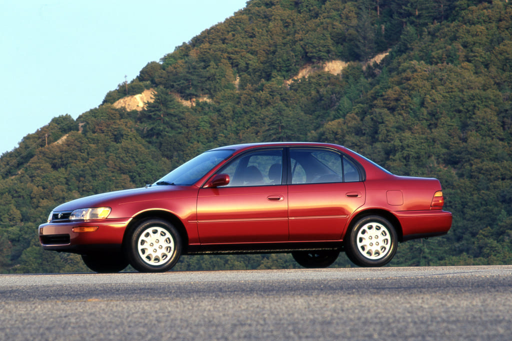 Foto lateral do Toyota Corolla LE 1.8 (1993-1998).