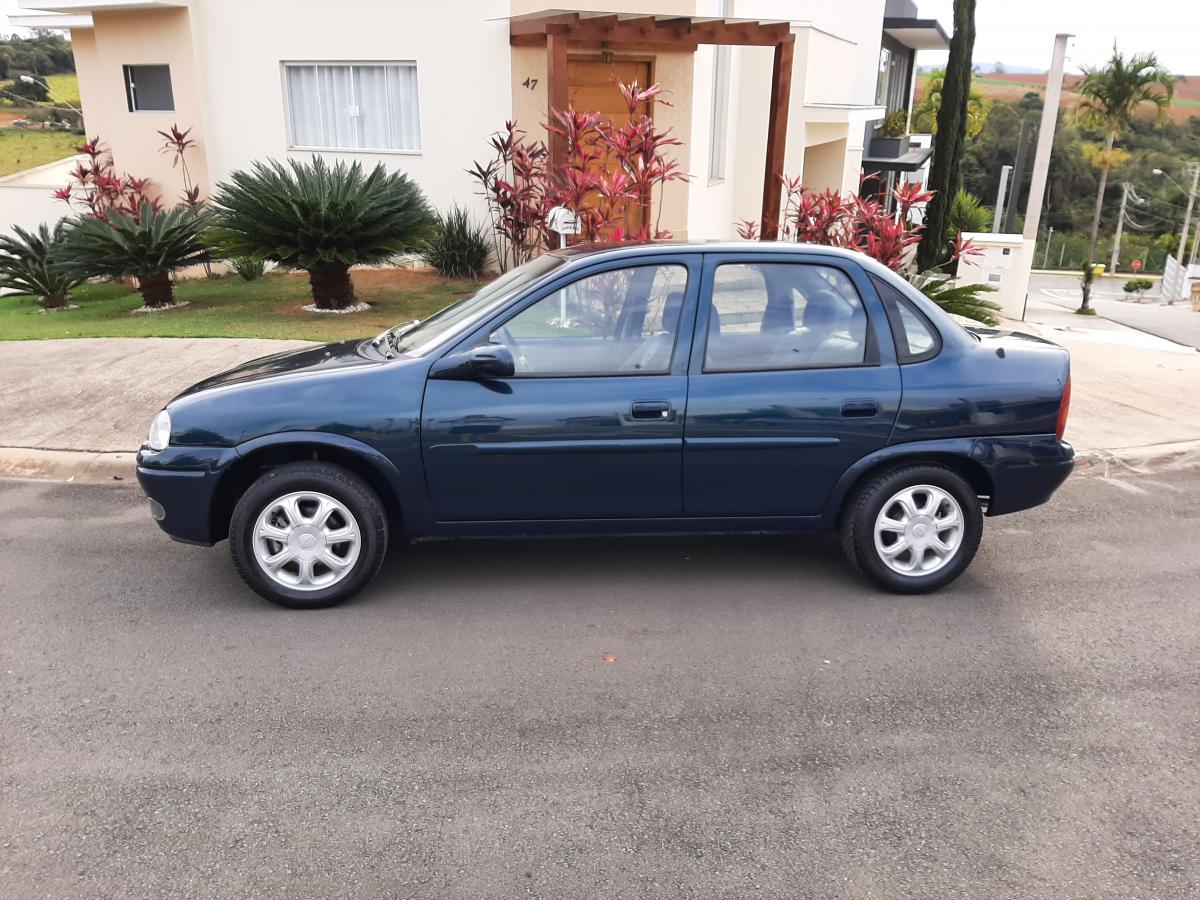 Foto lateral do Chevrolet Corsa Sedan GLS 1.6 1998.