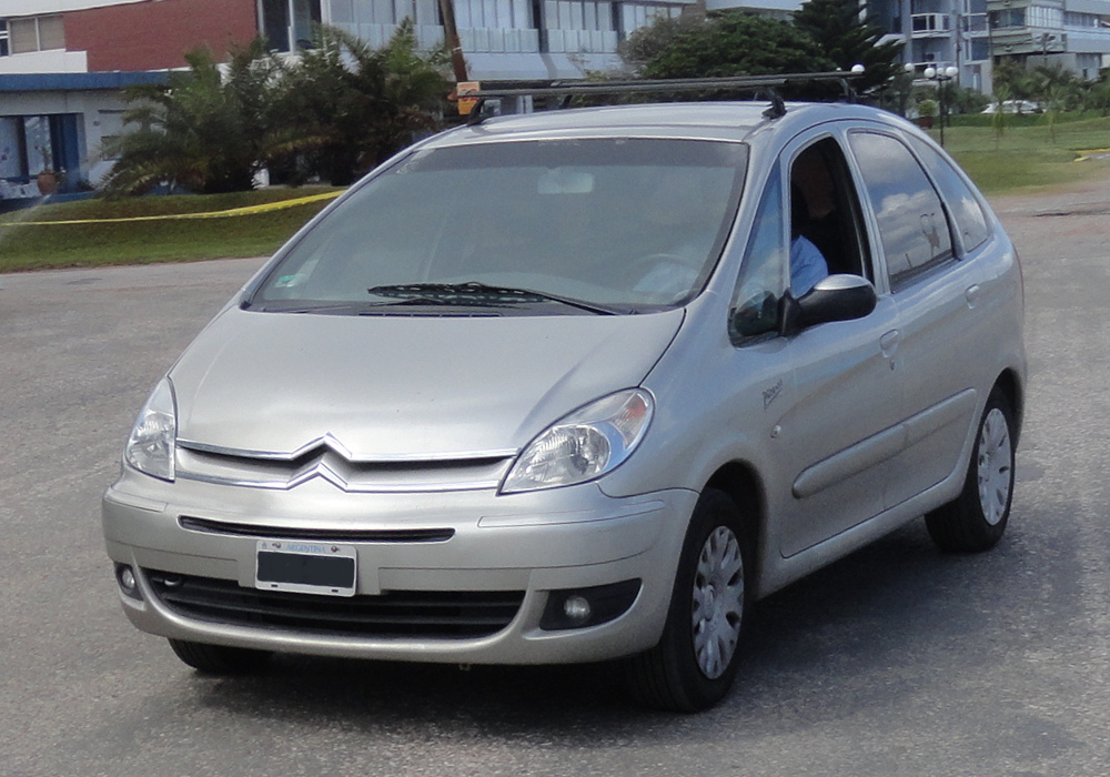Foto frontal do Citroen Xsara Picasso (2001-2012).