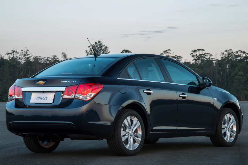 Foto traseira do Chevrolet Cruze LTZ 2015.