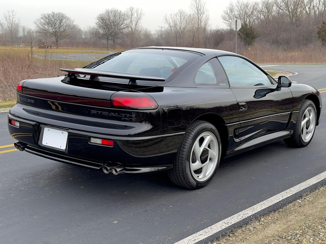 Foto traseira do Dodge Stealth RT 1992.