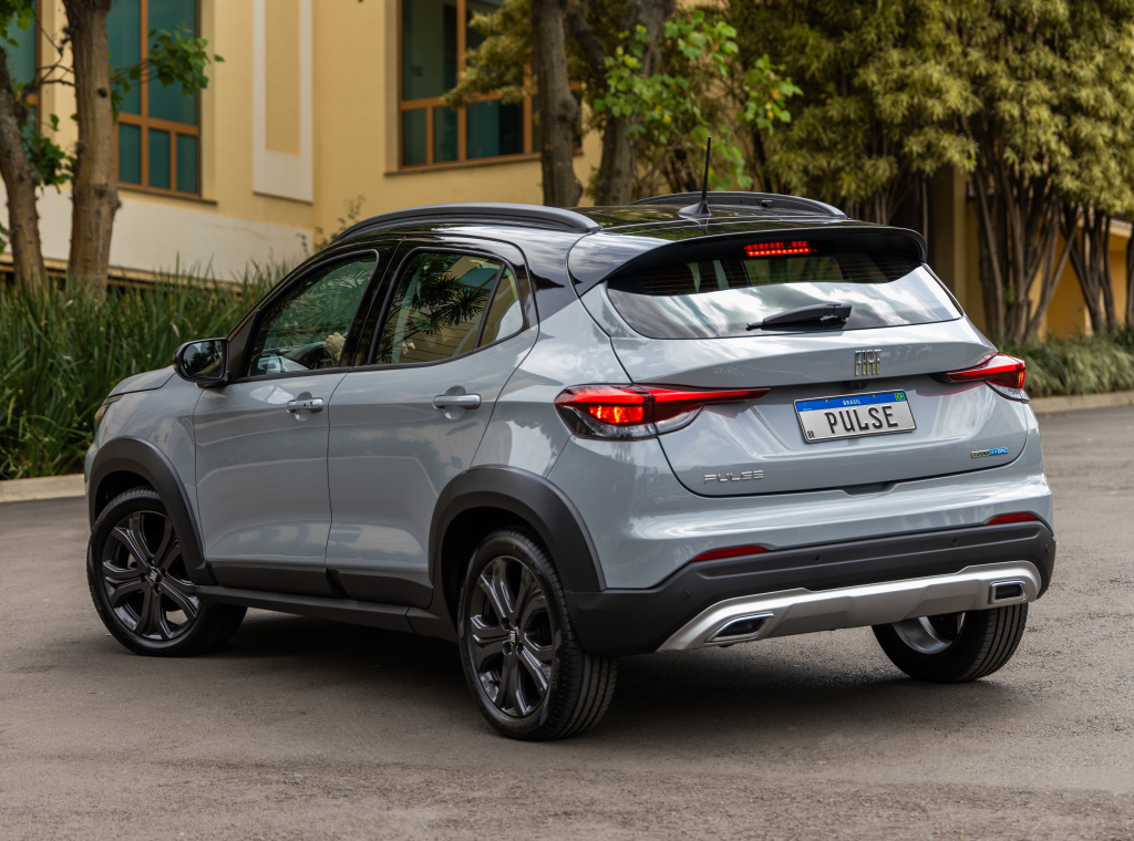 Foto traseira do Fiat Pulse Audace Hybrid 2025.