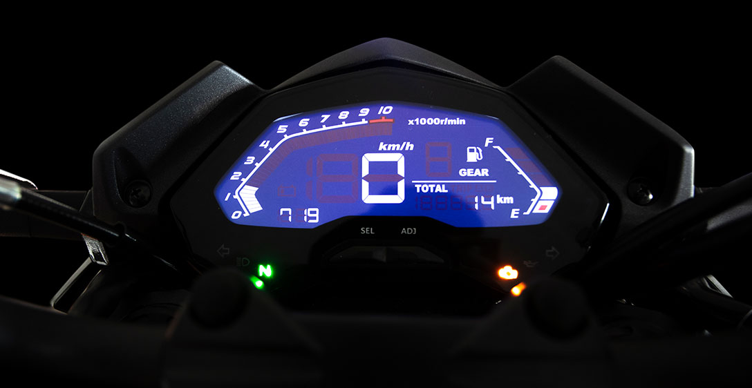 Foto do painel de instrumentos da Haojue DR 160 S 2025.