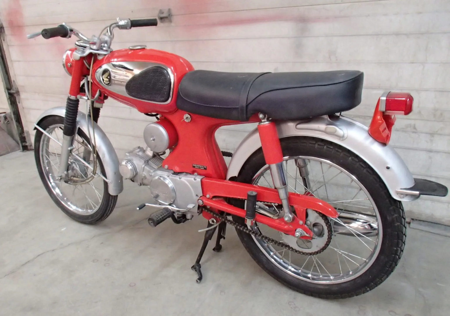 Foto traseira da Honda S90 1969