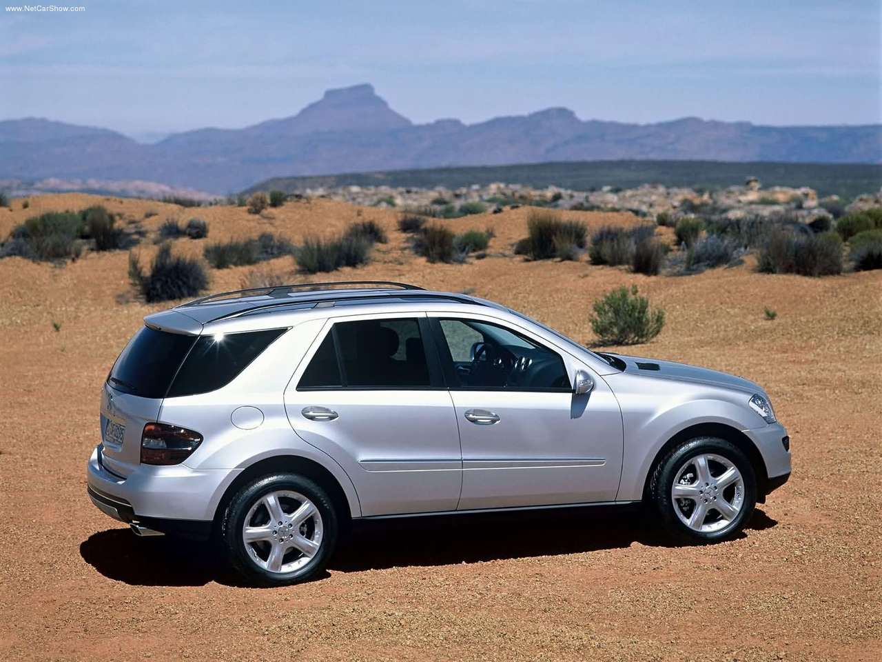 Foto lateral do Mercedes-Benz ML 350 (2010-2015).
