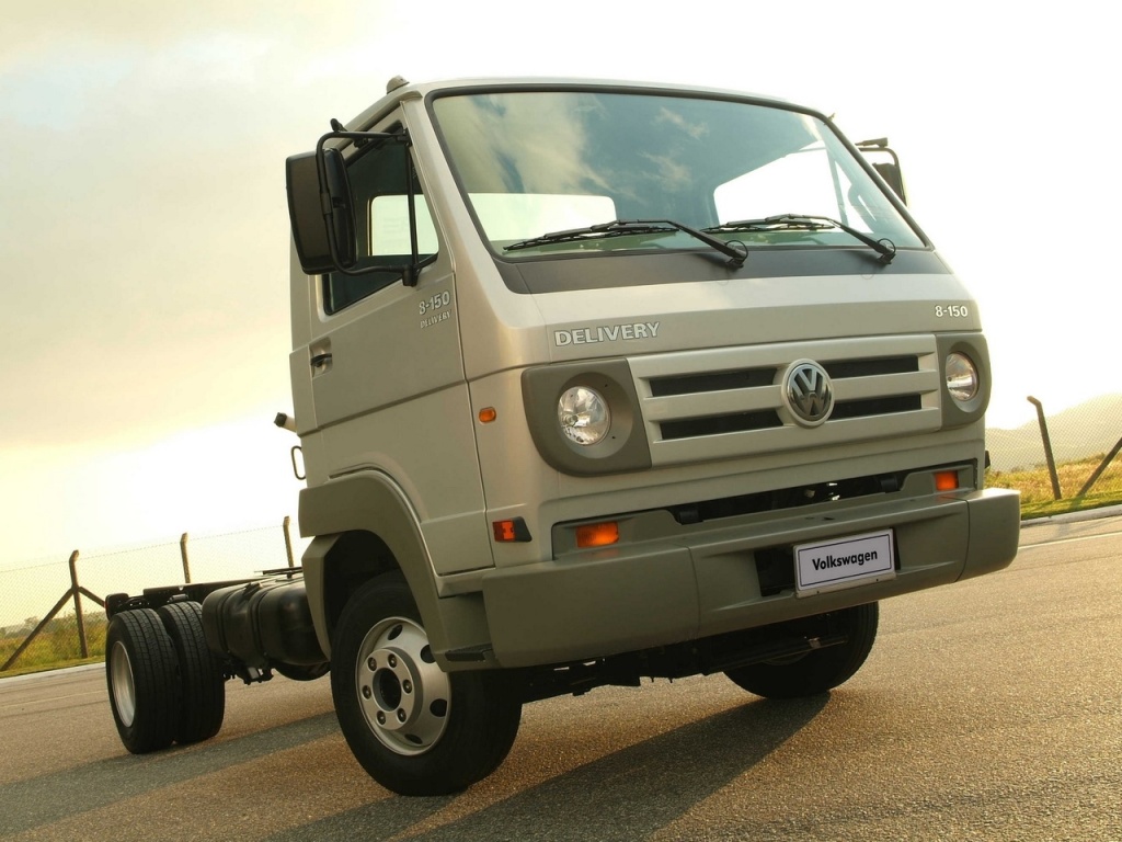 Foto frontal do Volkswagen 8150 E Delivery 2008.