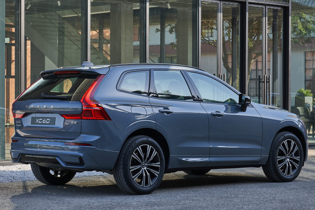 Foto traseira do Volvo XC60 B5 2025.