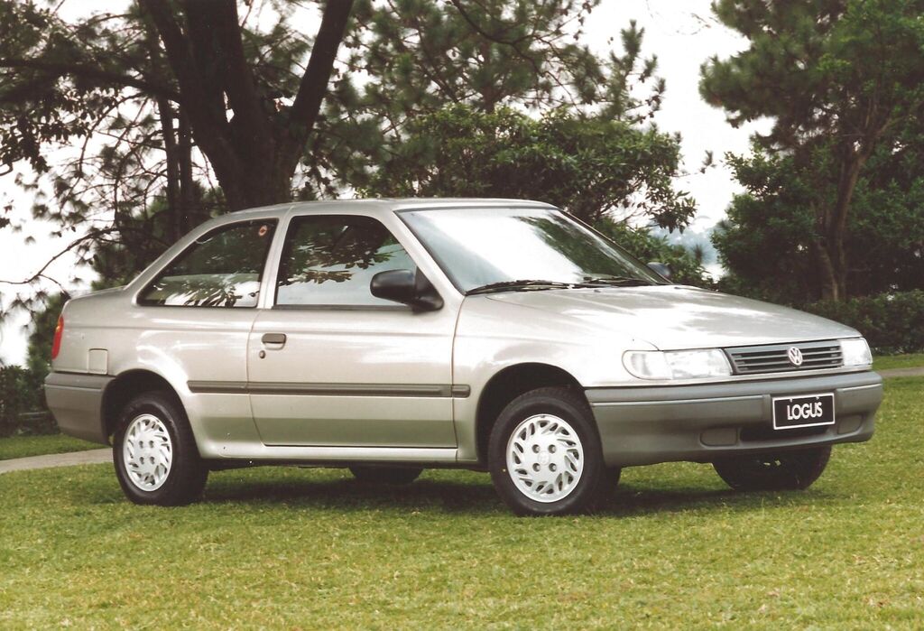Foto lateral do Volkswagen Logus 1.8 (1993-1997).