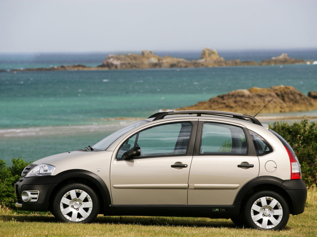 Foto lateral do Citroen C3 XTR (2006-2011).