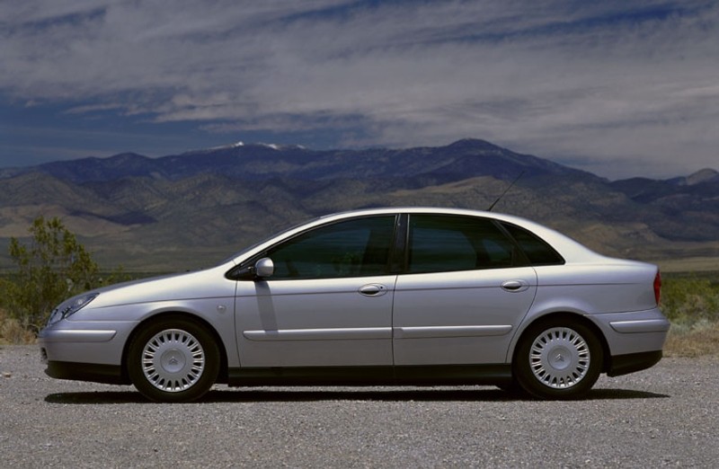 Foto lateral do Citroen C5 Exclusive 2.0 AT (2001-2012).