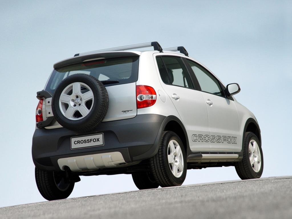 Foto traseira do Volkswagen CrossFox 1.6 Mi (2005-2015).