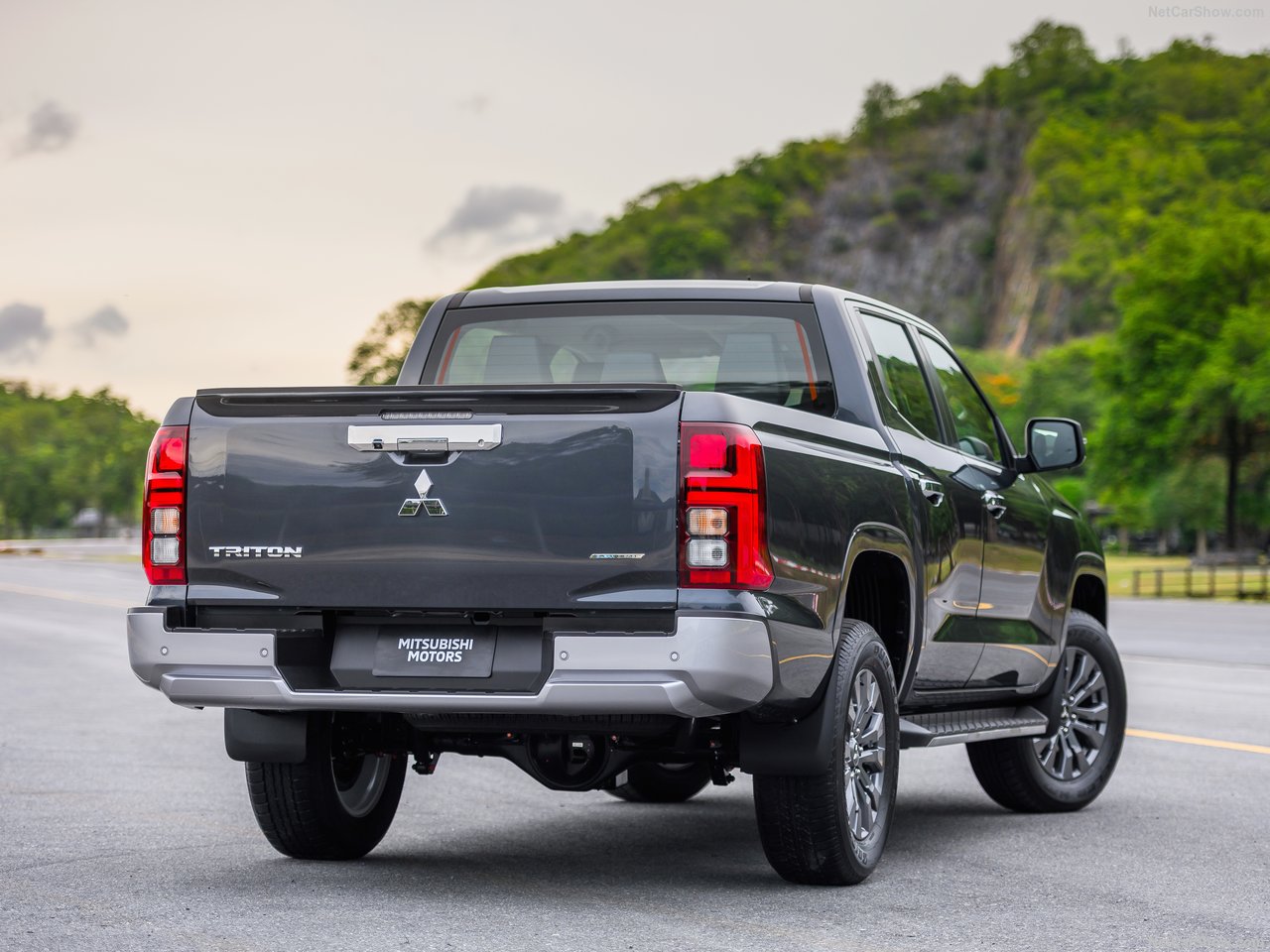 Foto traseira da Mitsubishi L200 Triton GLS 2026.