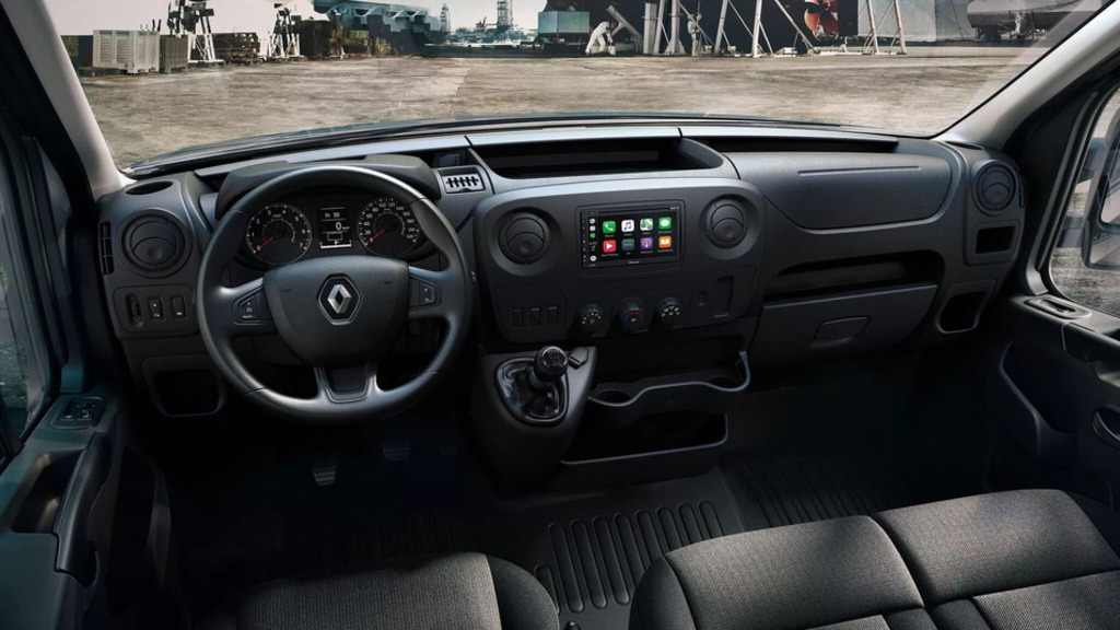 Foto interna do Renault Master 2.3 DCI 2026, exibindo o painel de ...